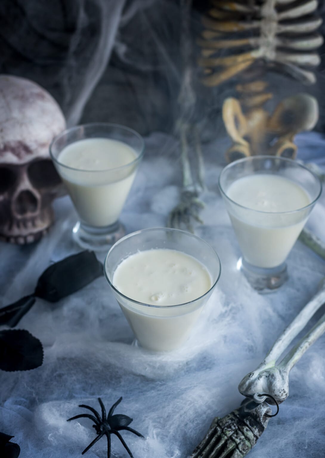 Liquid Ghost Halloween Cocktail #HolidayFoodParty