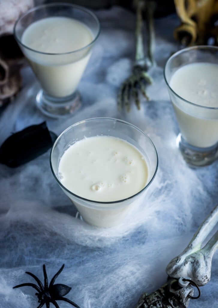 Liquid Ghost Halloween Cocktail #HolidayFoodParty